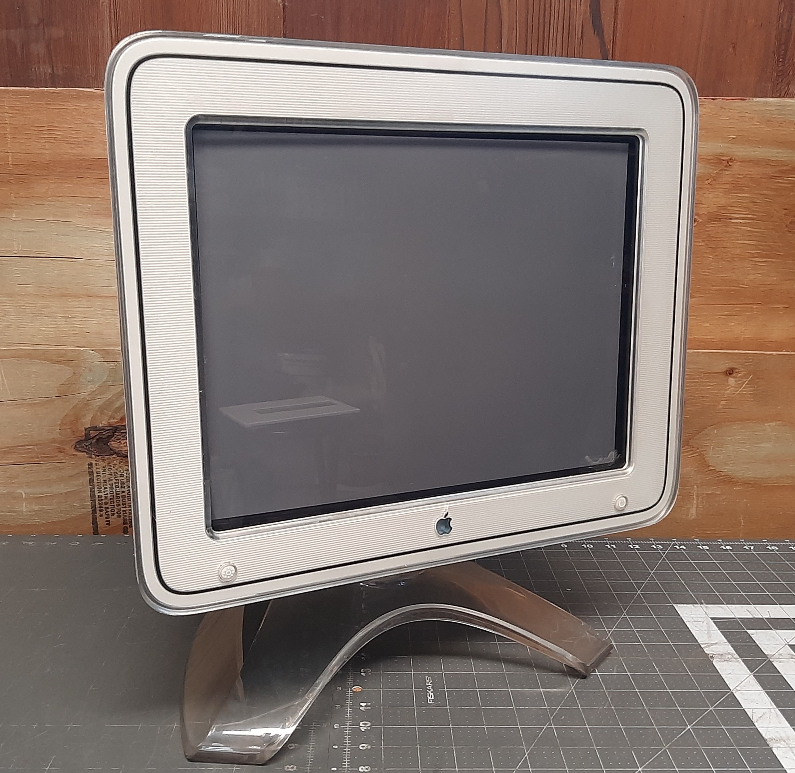 Apple Studio Display 17 ADC (M7768) | CRT Database