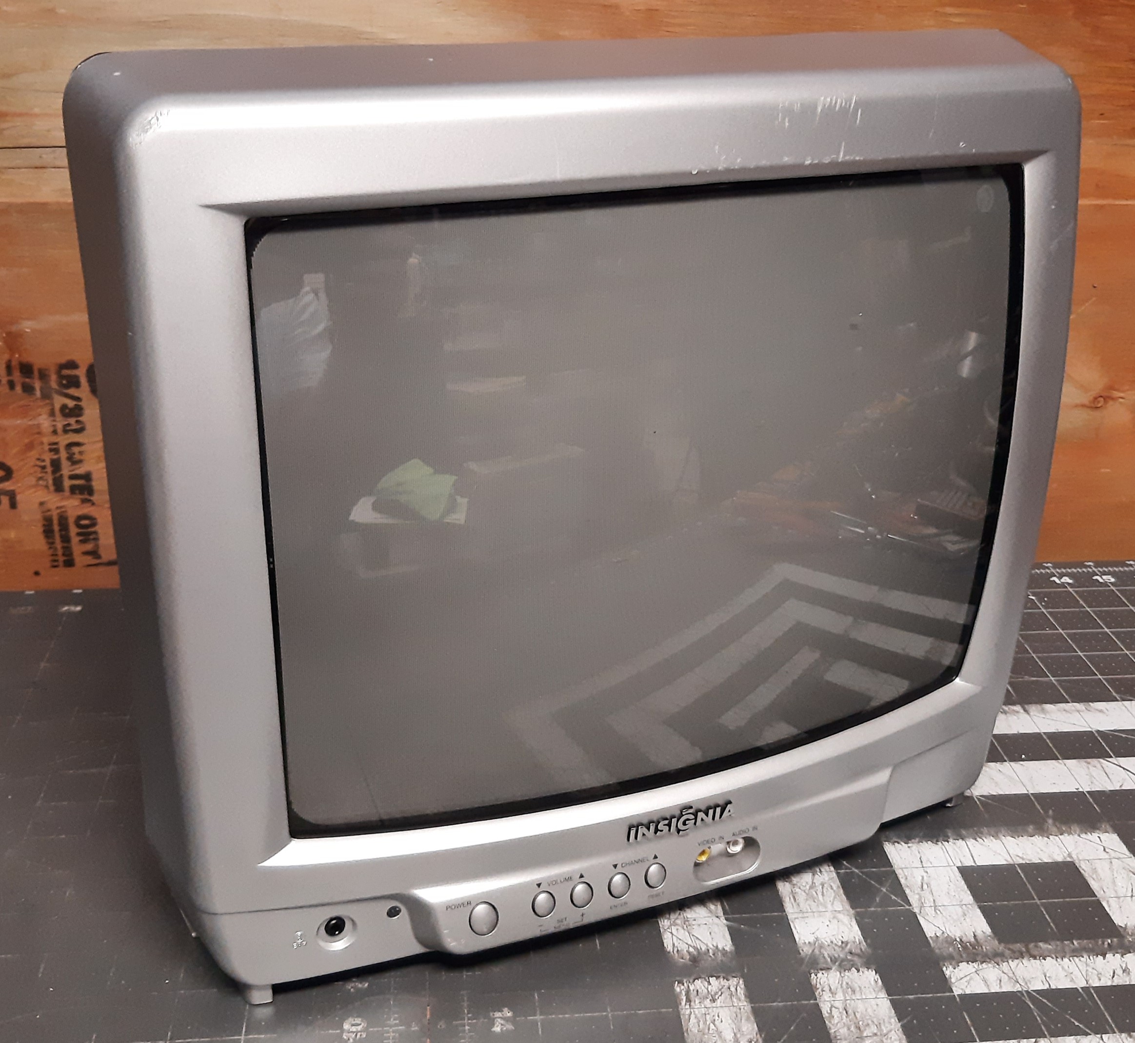 Insignia IS-TV040917 | CRT Database