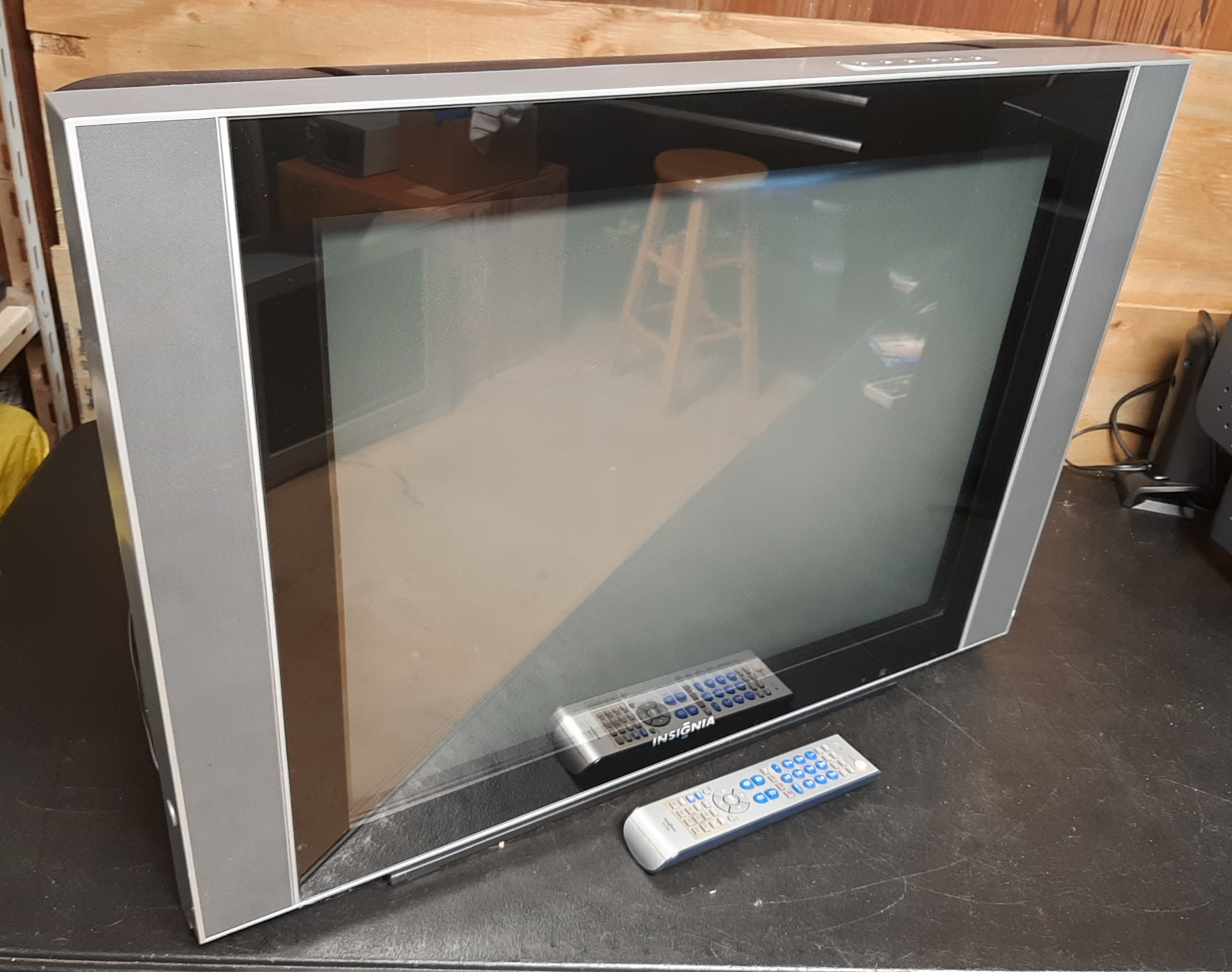 Insignia NS-27HTV | CRT Database