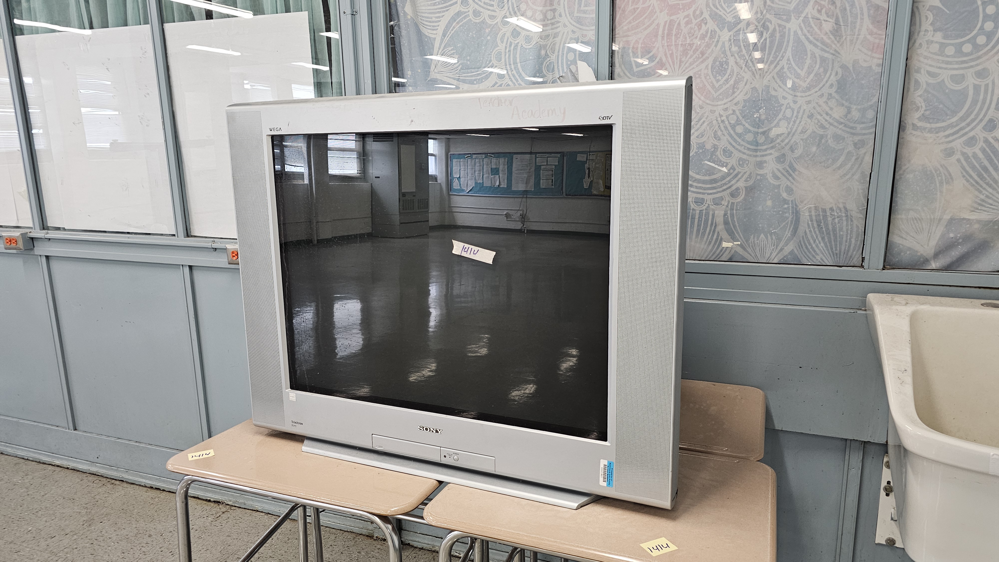 Sony KD-36FS170 | CRT Database
