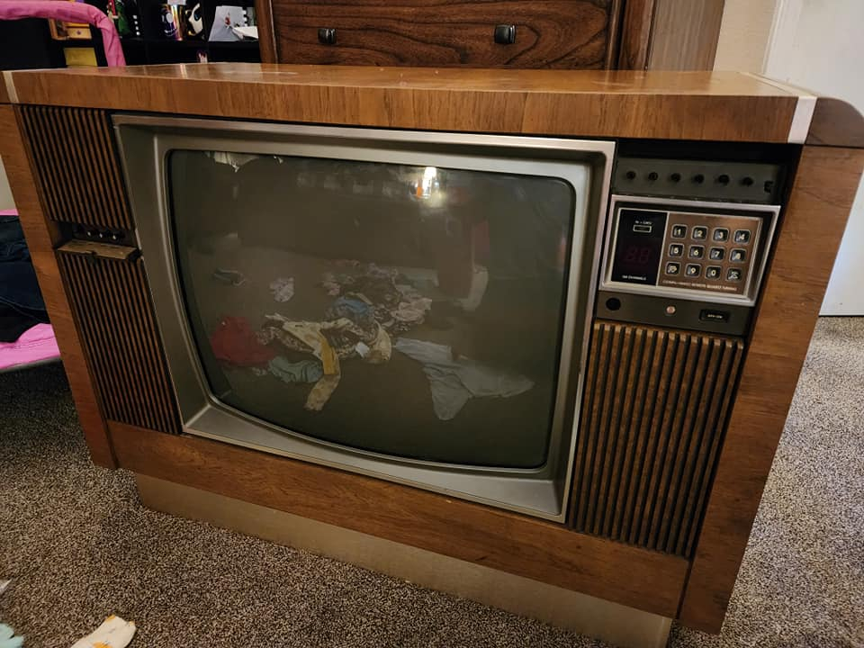 Quasar TL9770UP | CRT Database