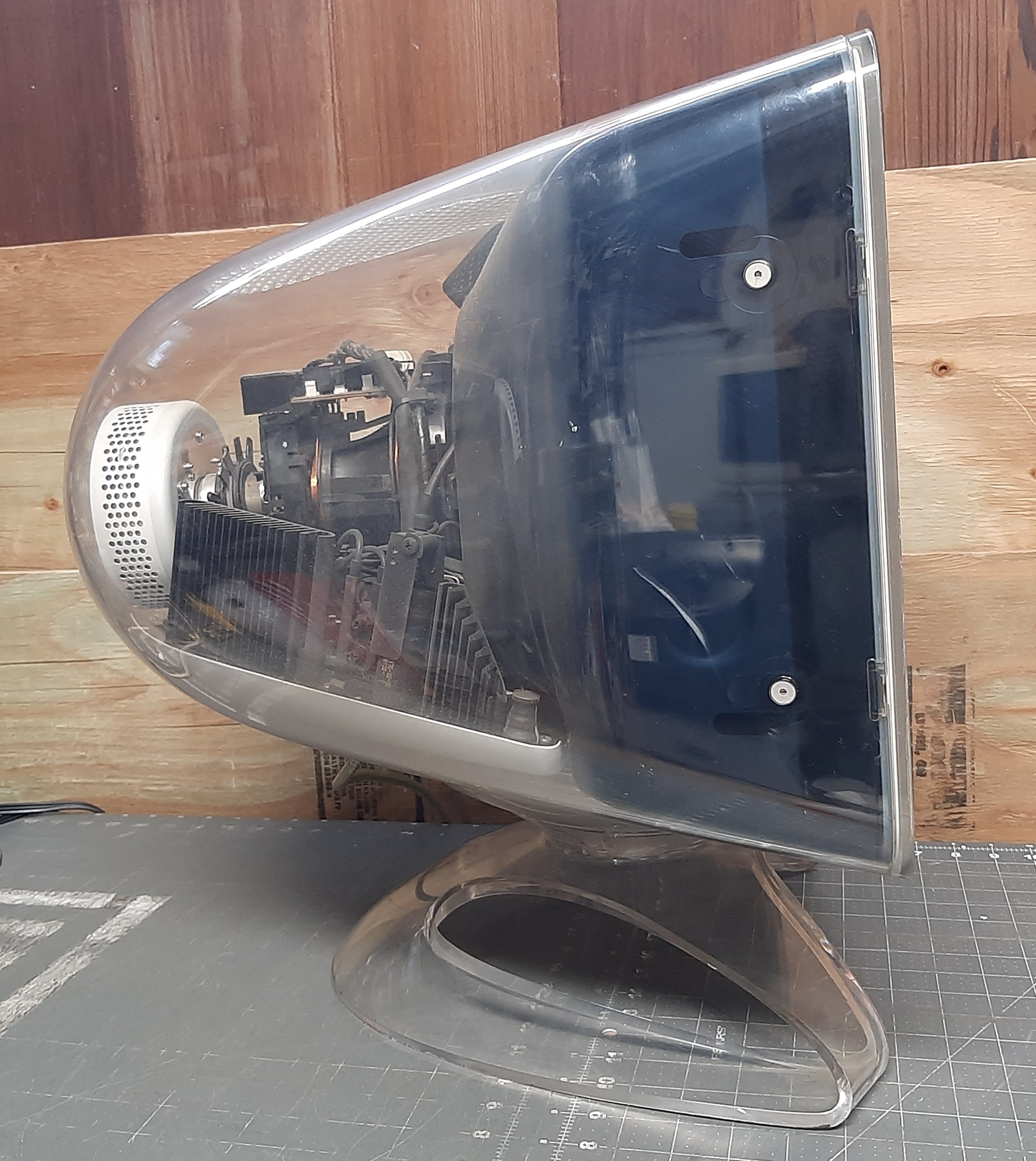 Apple Studio Display 17 ADC (M7768) | CRT Database
