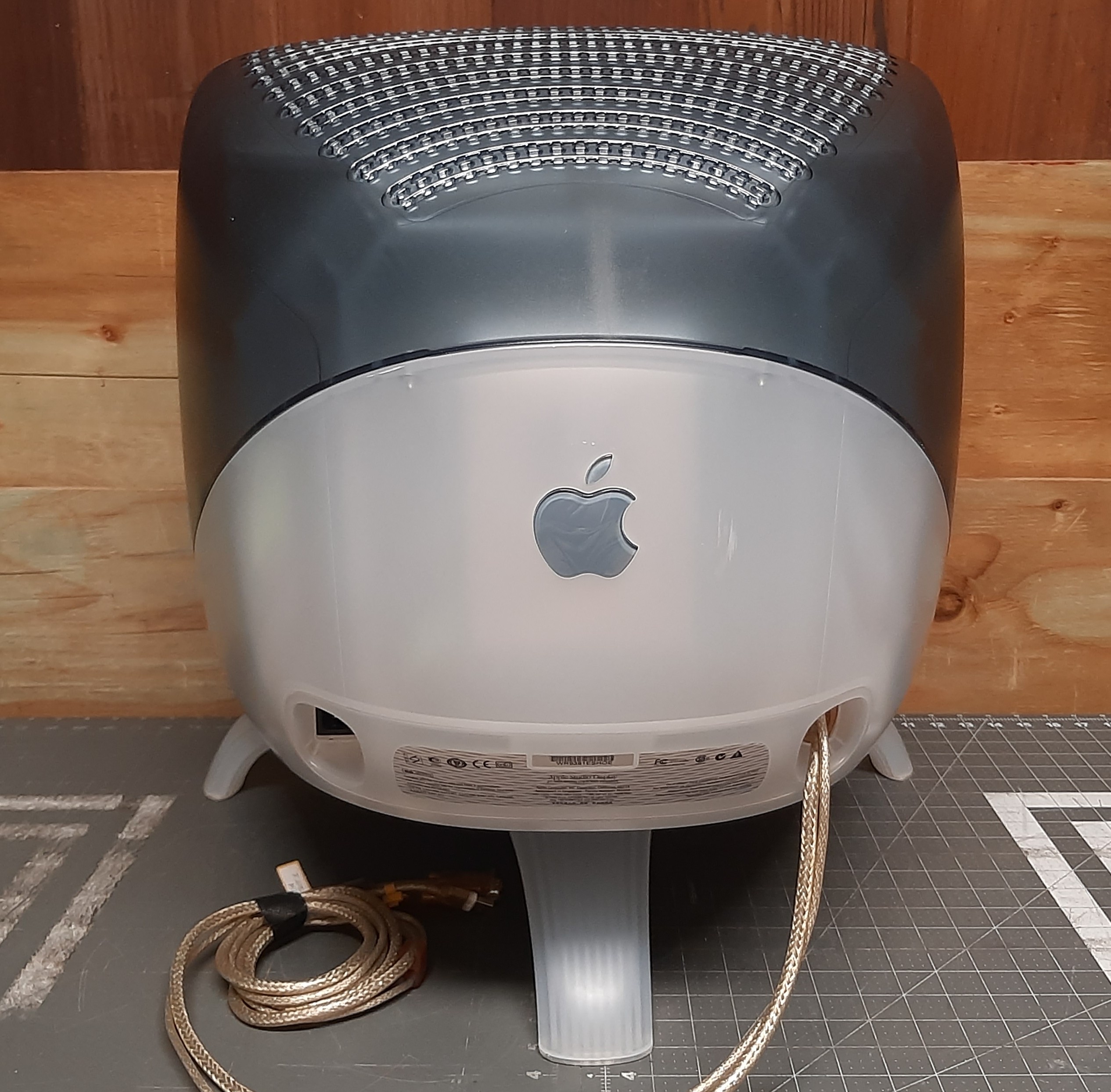 Apple Studio Display 21 (M4868) | CRT Database