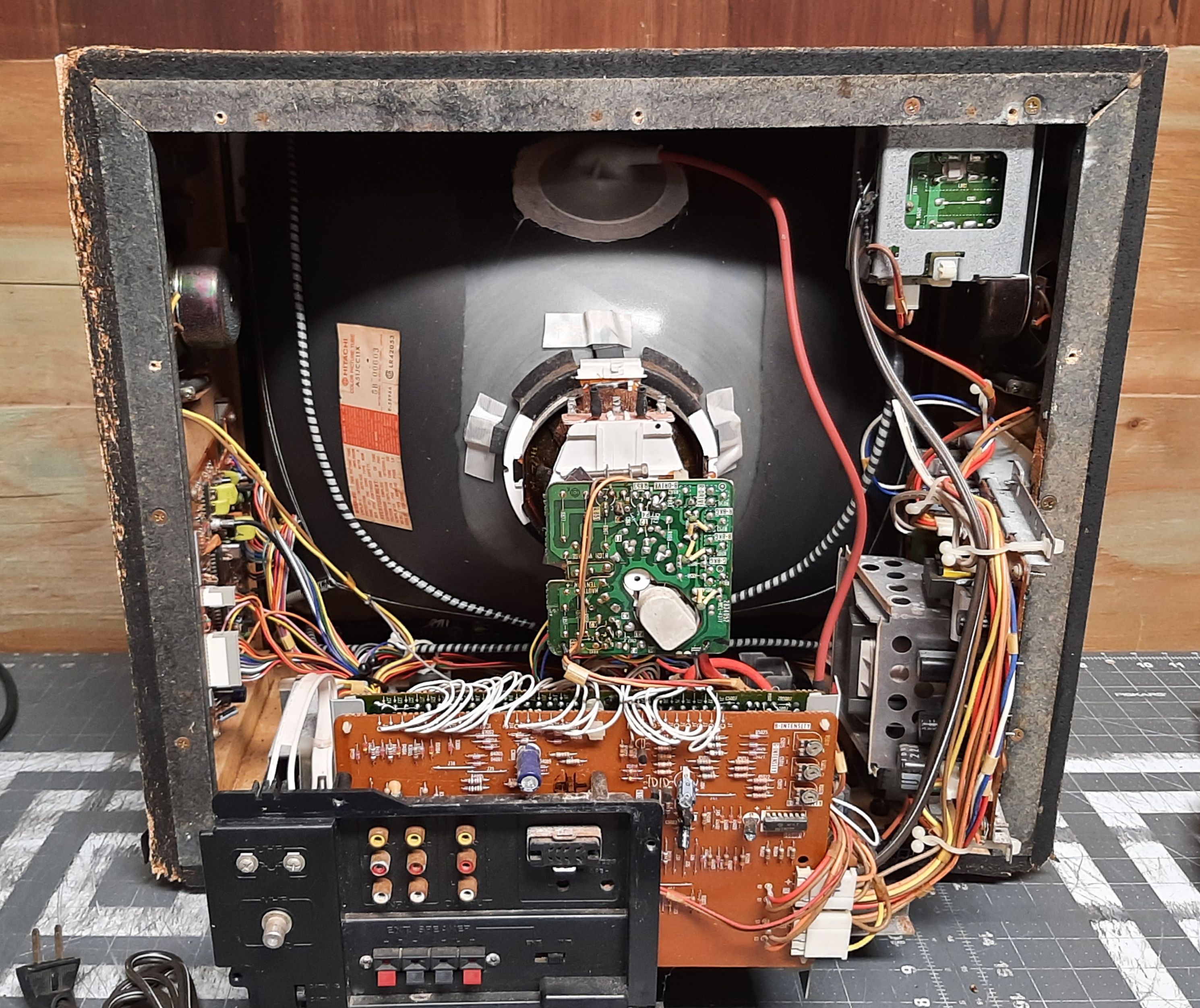 Hitachi CT-2000S | CRT Database
