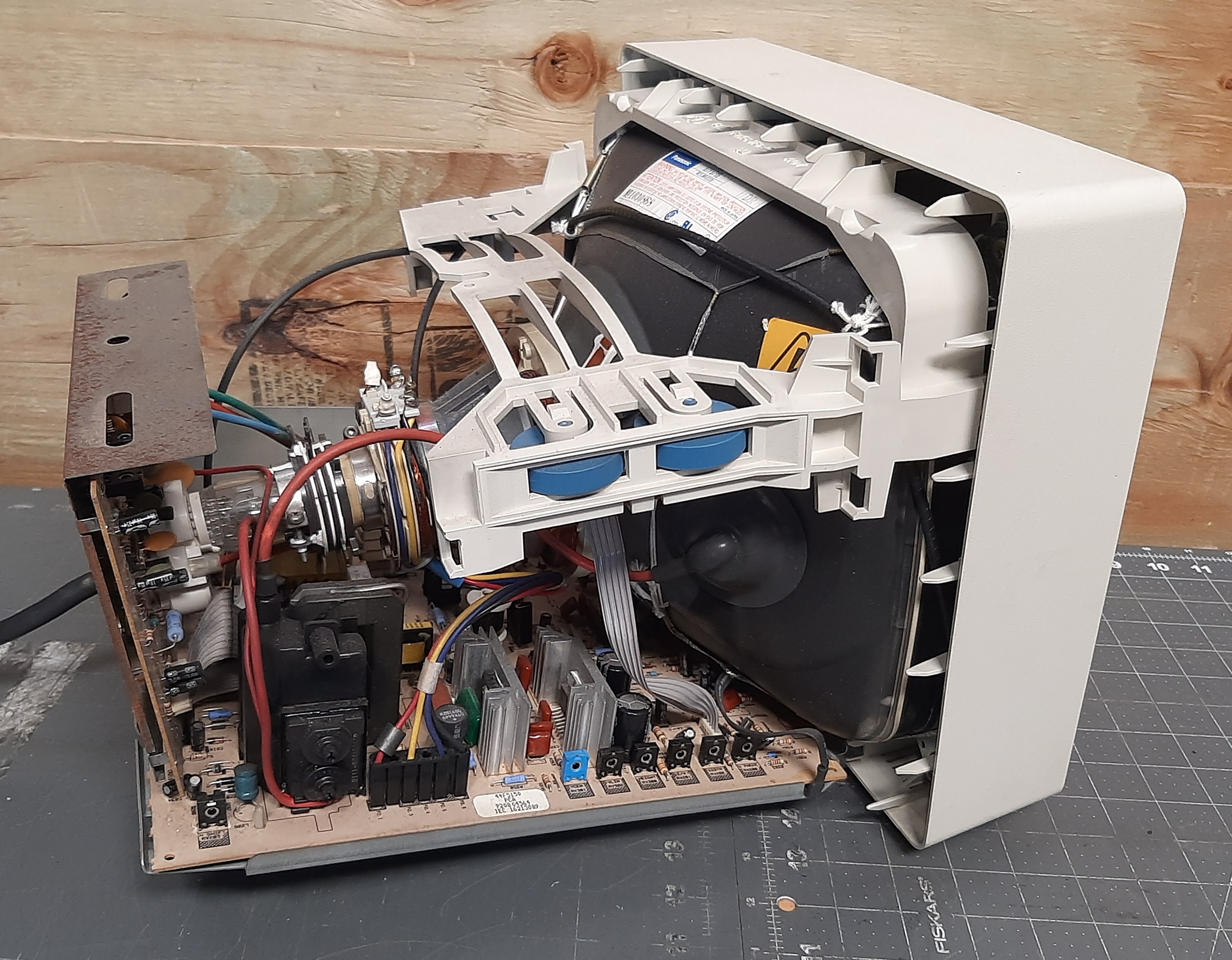 IBM 8513 | CRT Database