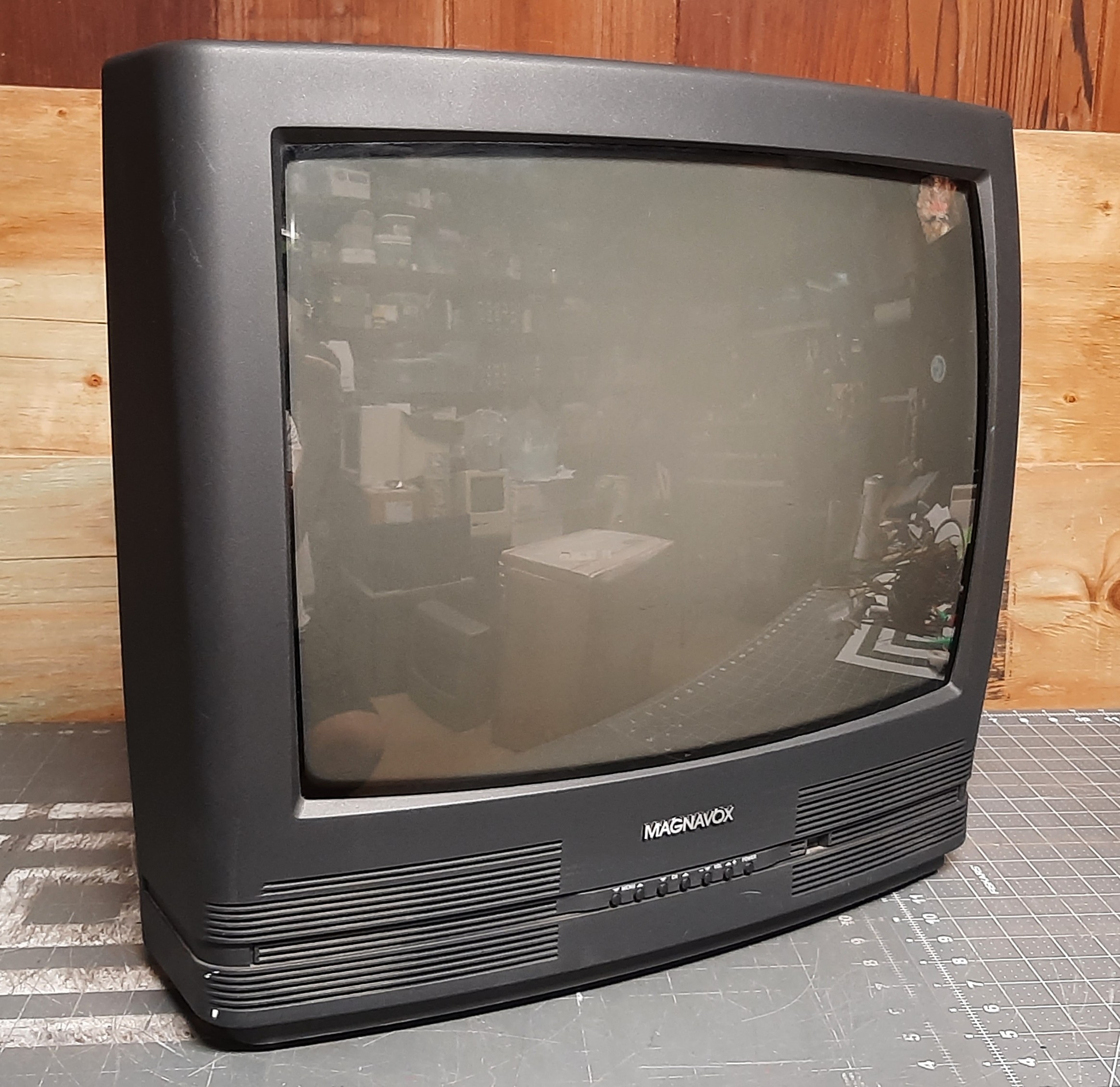 Magnavox 19PR14 C221 | CRT Database