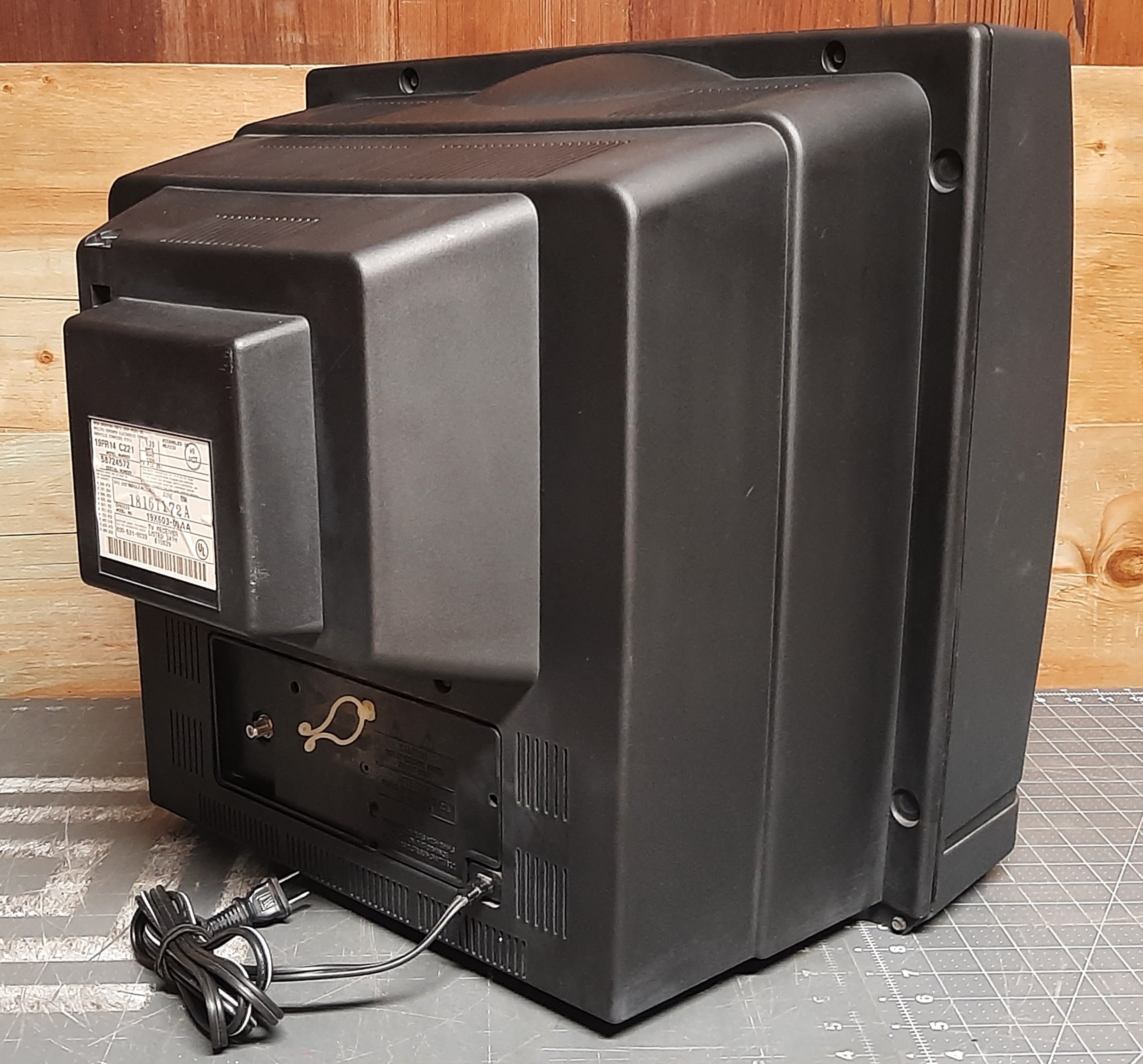 Magnavox 19PR14 C221 | CRT Database