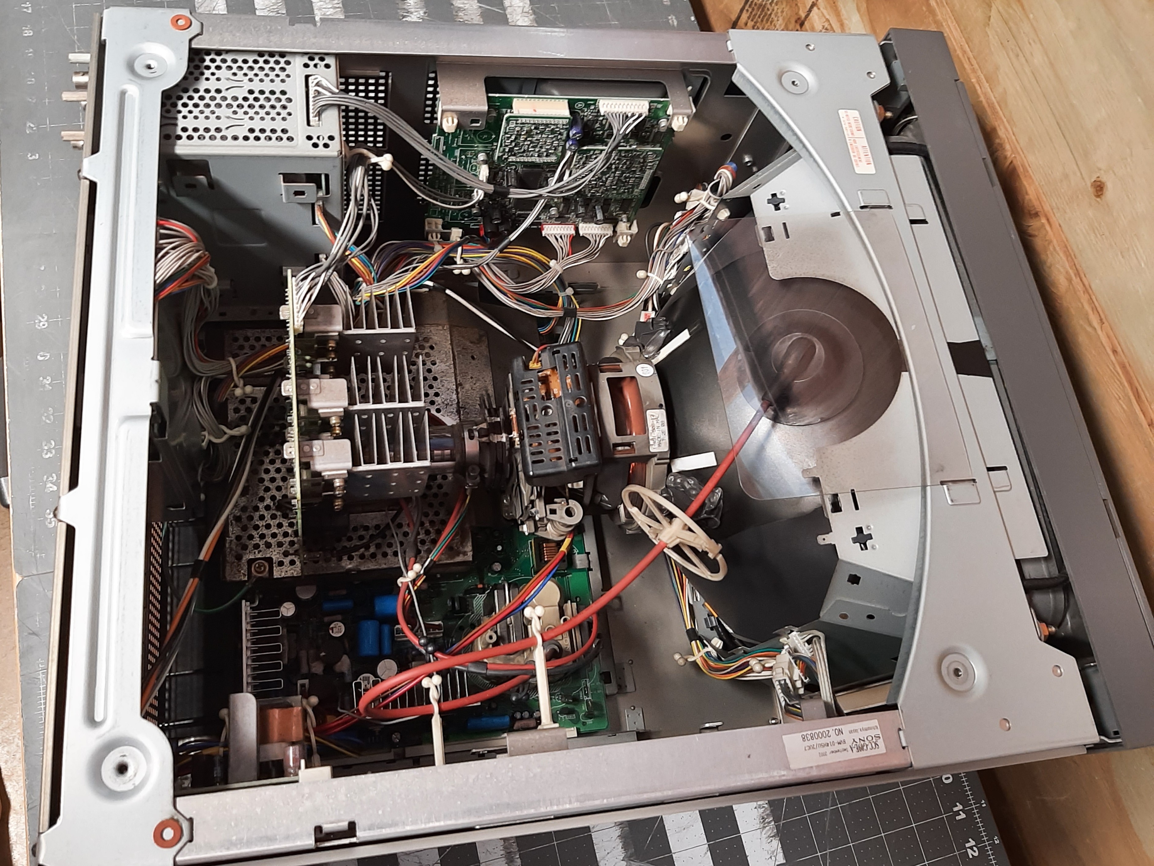 Sony BVM-D14H5U | CRT Database