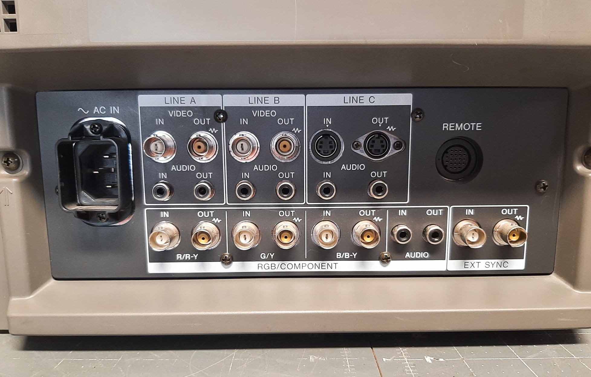 Sony PVM-14M2U | CRT Database