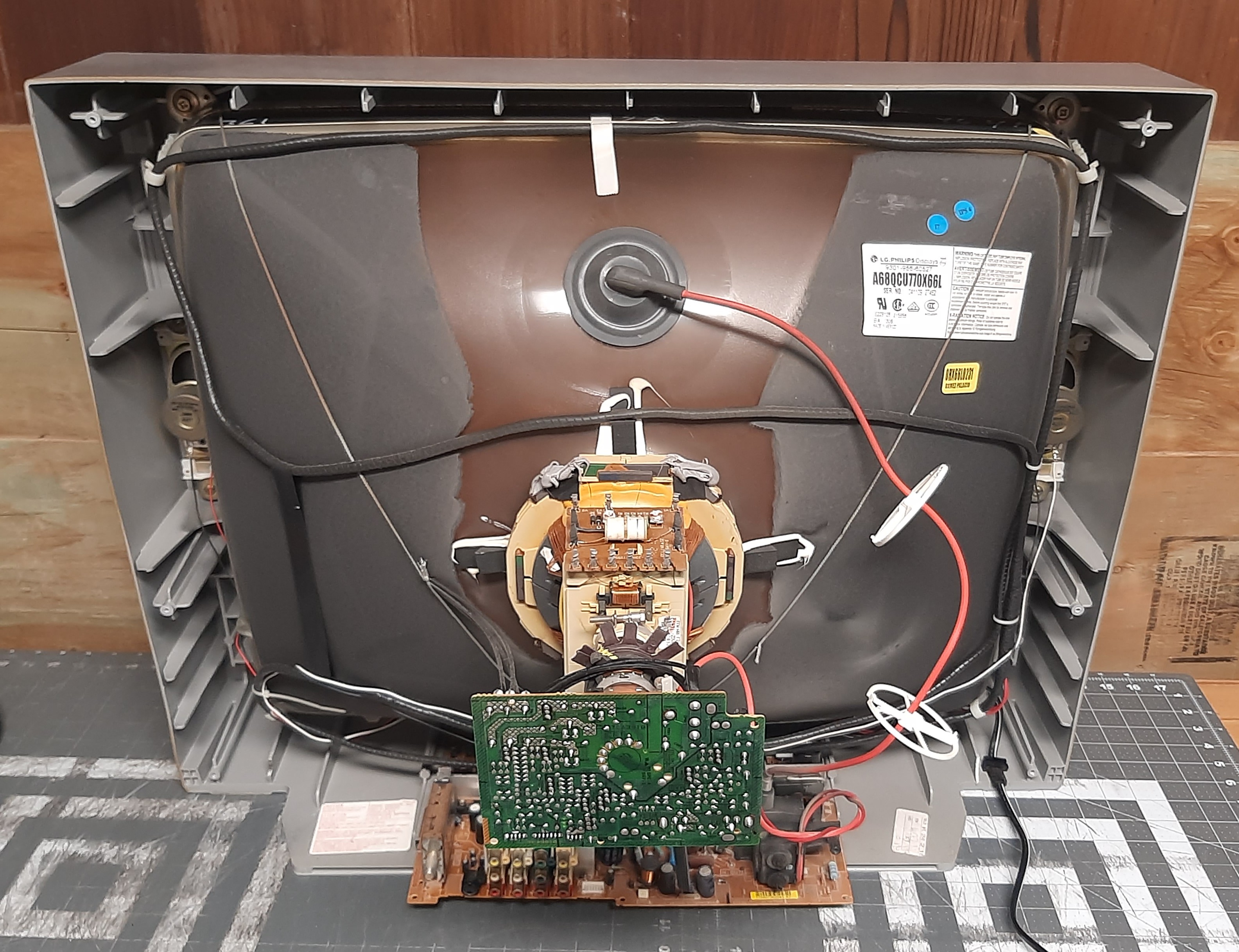 Toshiba 27AF44 | CRT Database